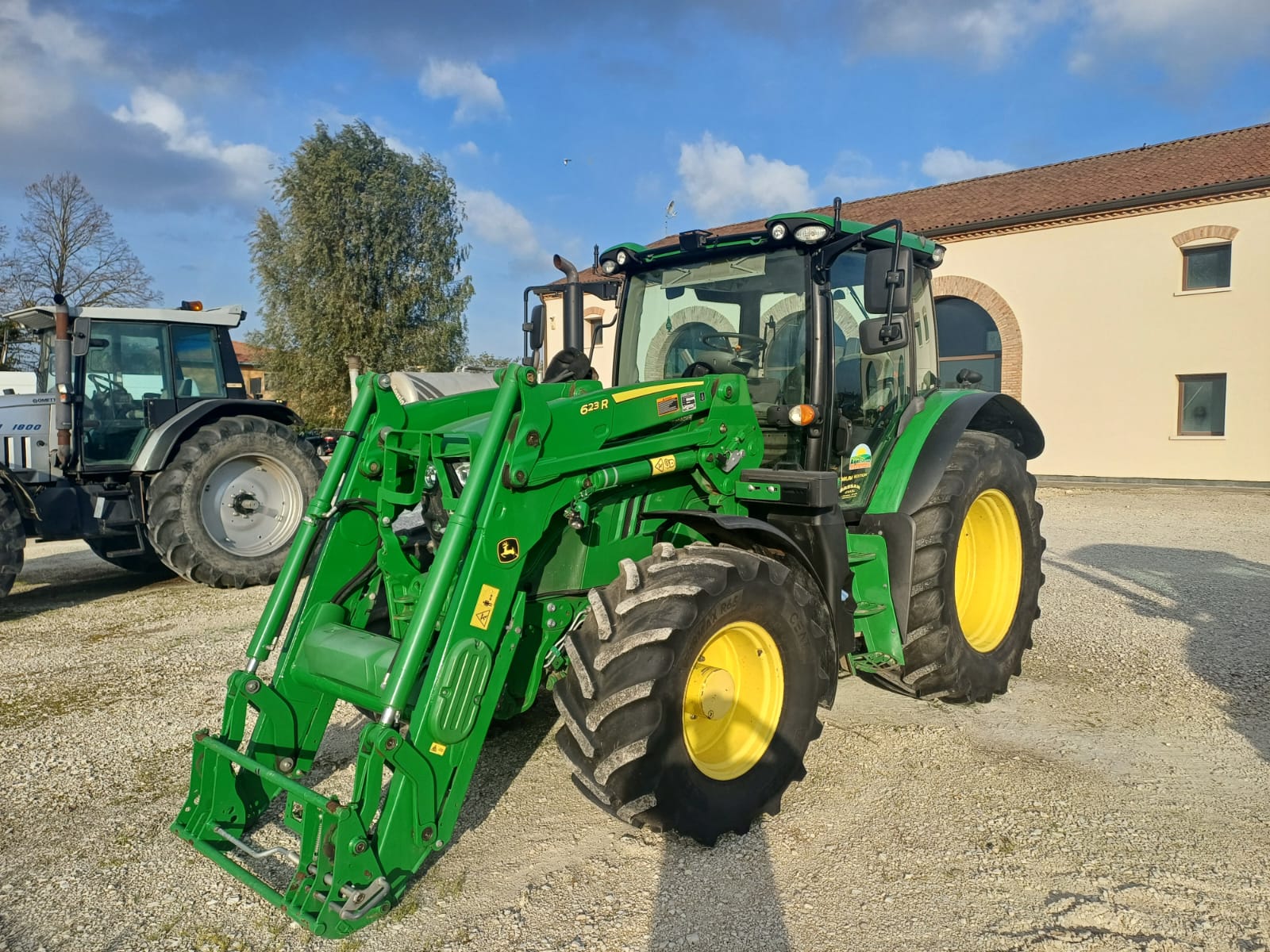 JOHN DEERE 6110 R - Trattori Usati